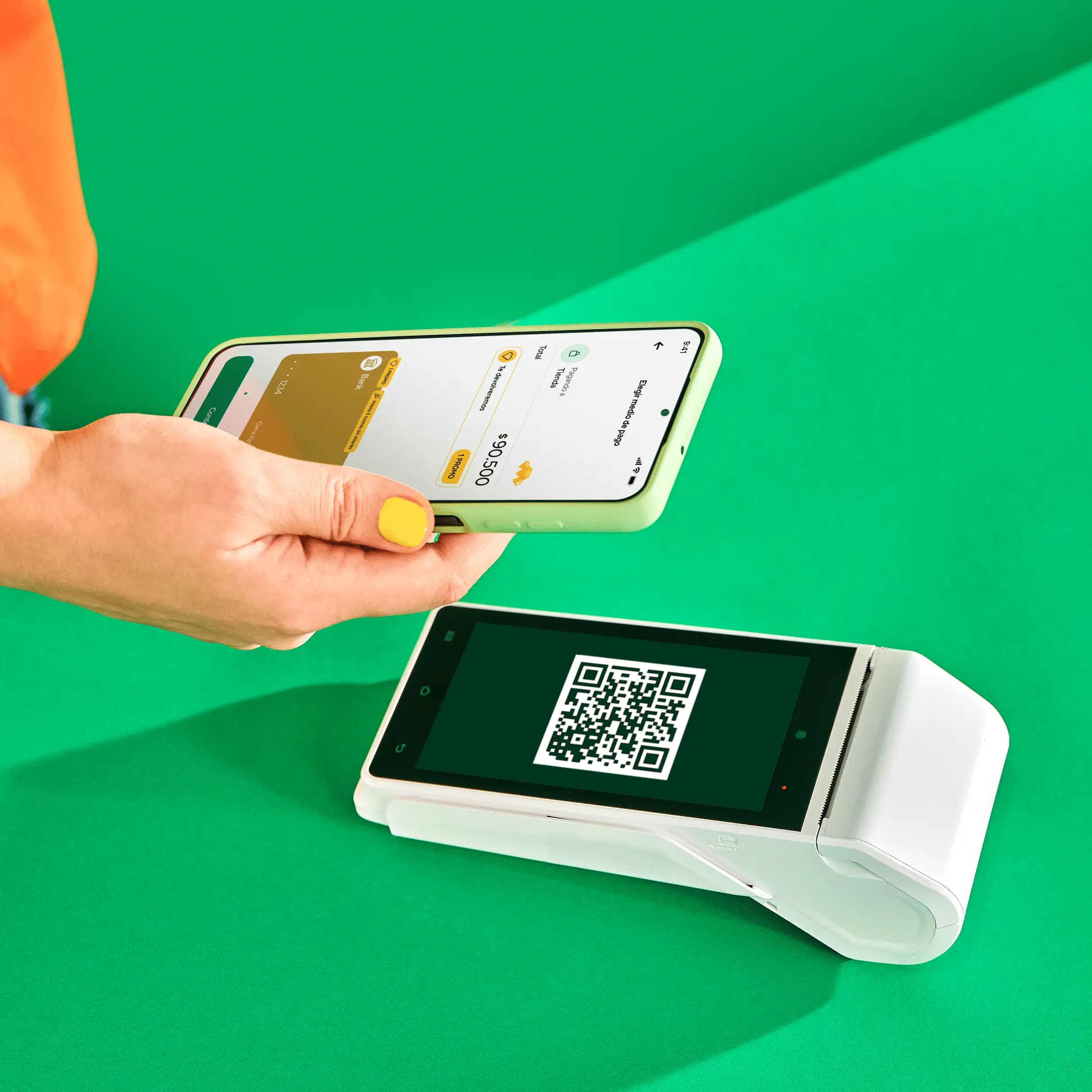 Celular escaneando QR